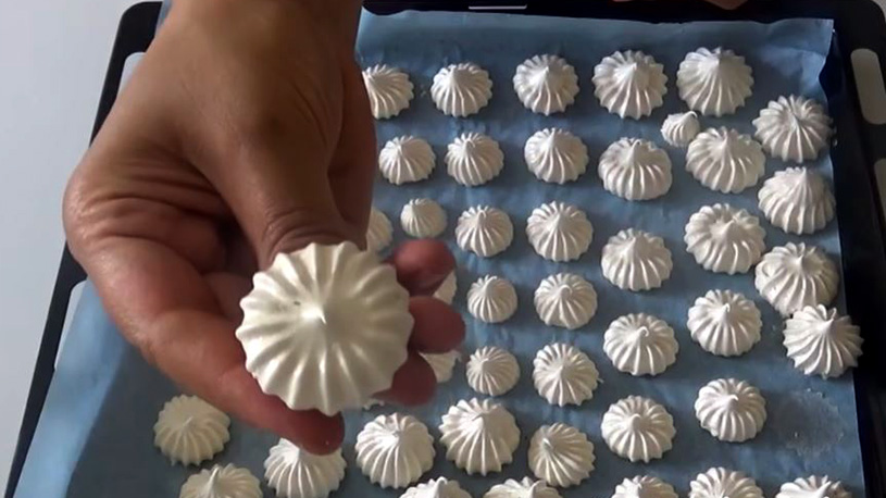 Ezberleri Bozan Çok Pratik Beze Tatlısı Tarifi - Renkli Hobi