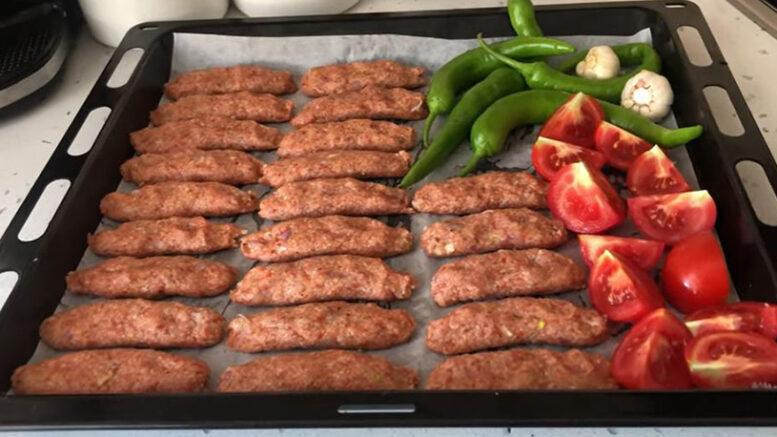 Yemeye Gidilen Ünlü Simit Kebabı Tarifi - Renkli Hobi