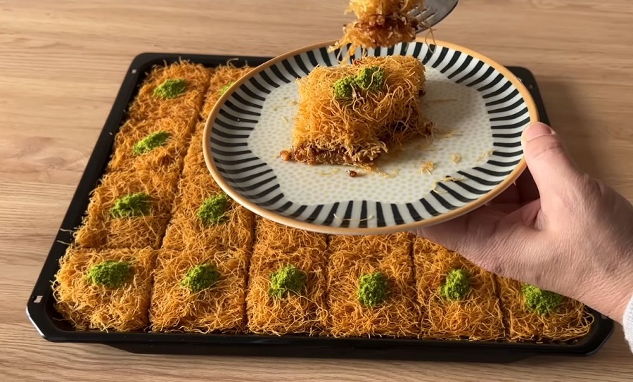 Tam Kıvamında Pastaneden Tepsi Kadayıfı Tarifi