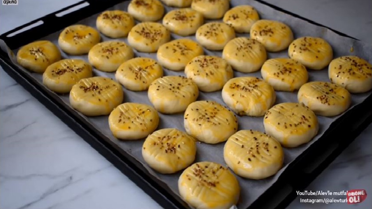 Pul Pul Ayrılan Lokmalık Börek Tarifi | Renkli Hobi Pul Pul Ayrılan Lokmalık Börek Tarifi | Renkli Hobi