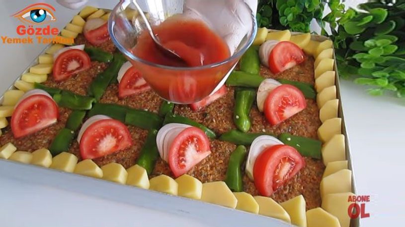 Hazırdan Lezzetli Gerçek Tepsi Kebabı Tarifi