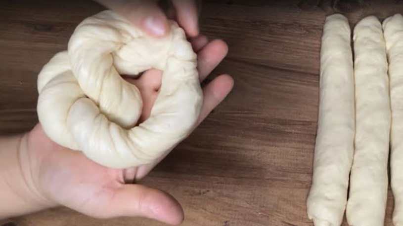 Akşamdan Yoğurulan Hamurdan Efsane Hamur İşi Tarifi - Renkli Hobi